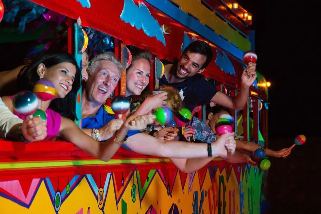 Kukoo Kunuku: Party Bus - My_Aruba_Guide