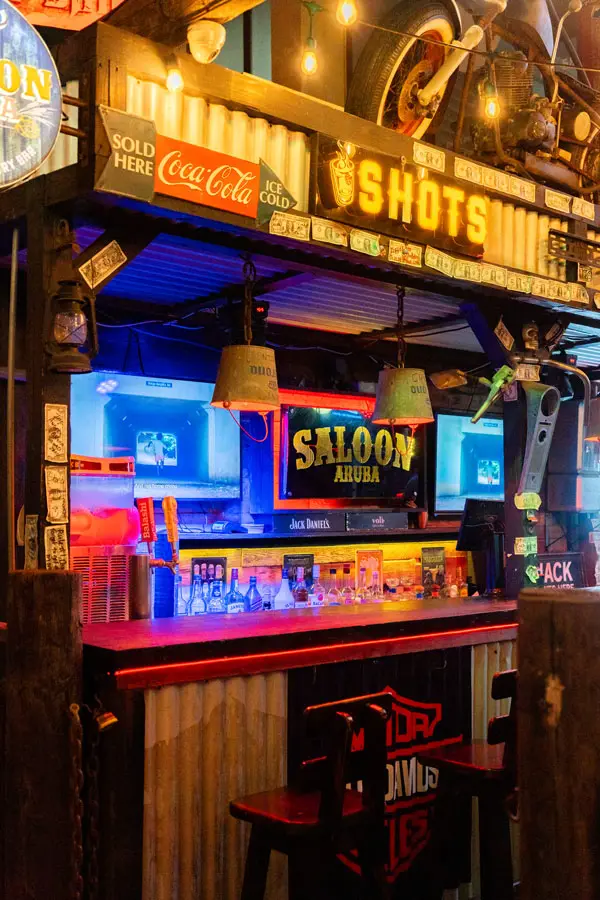 The Saloon Bar Aruba | Country Bar in Palm Beach Aruba